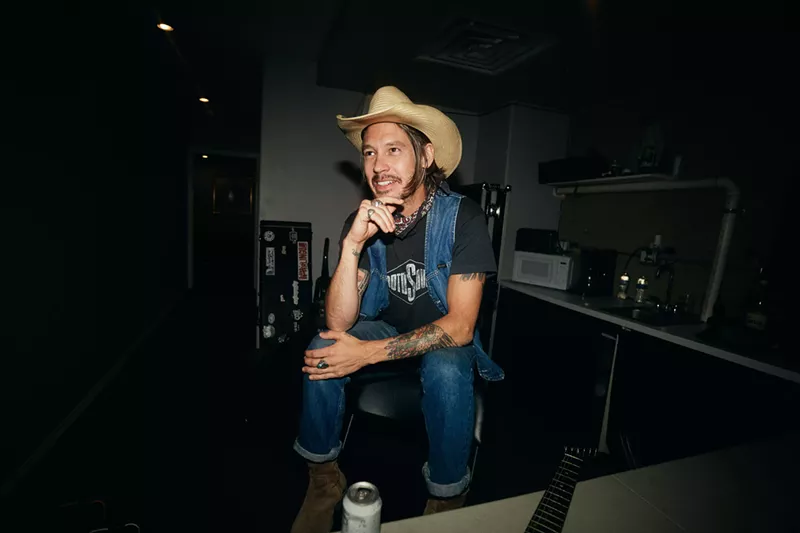 Jonathan Tyler Releases ‘Romantic, Cerebral’ New Single 'Moon & Stars ...