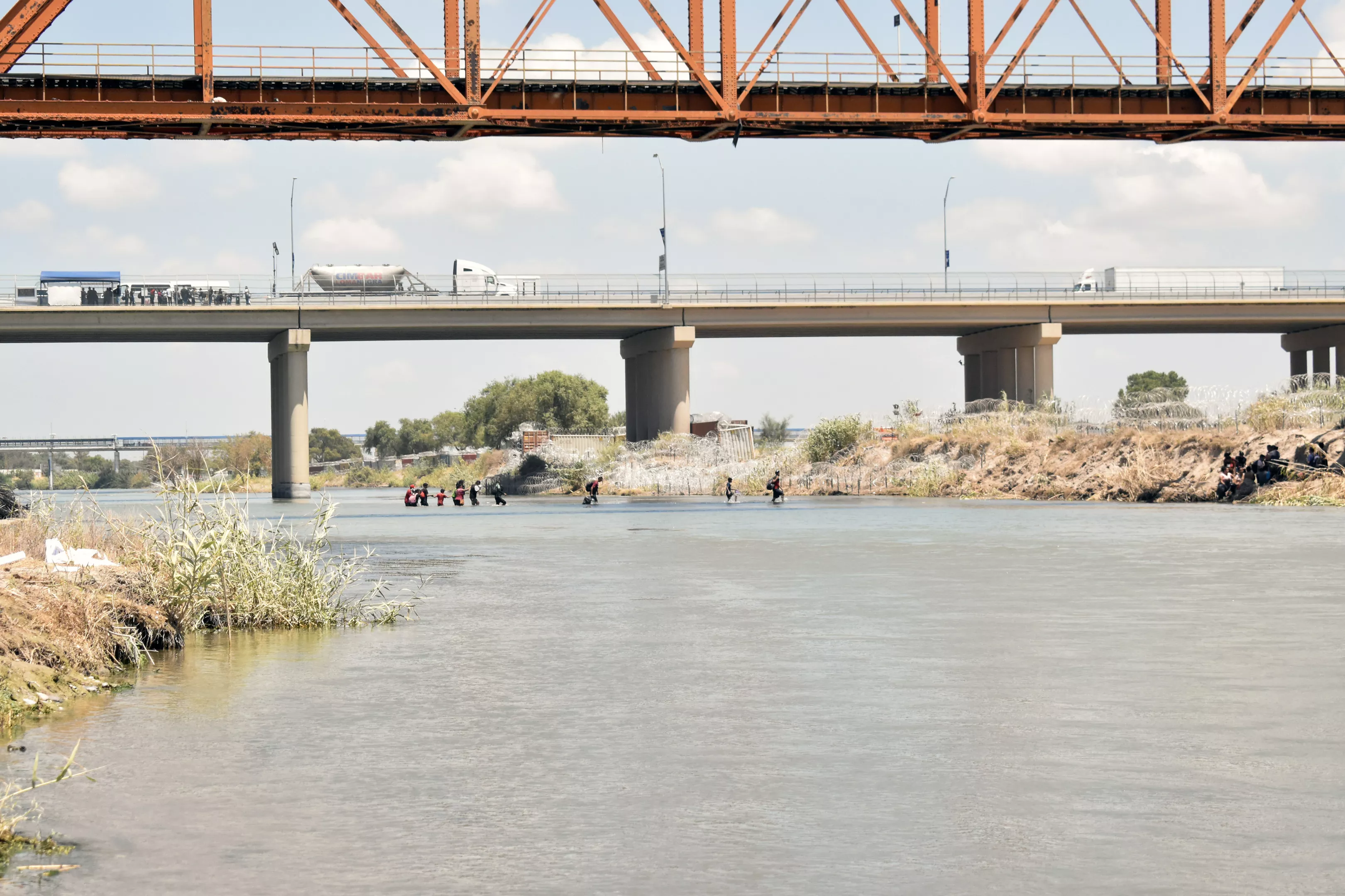 9 Images of Texas Gov. Greg Abbott's Floating Border Wall in the Rio ...
