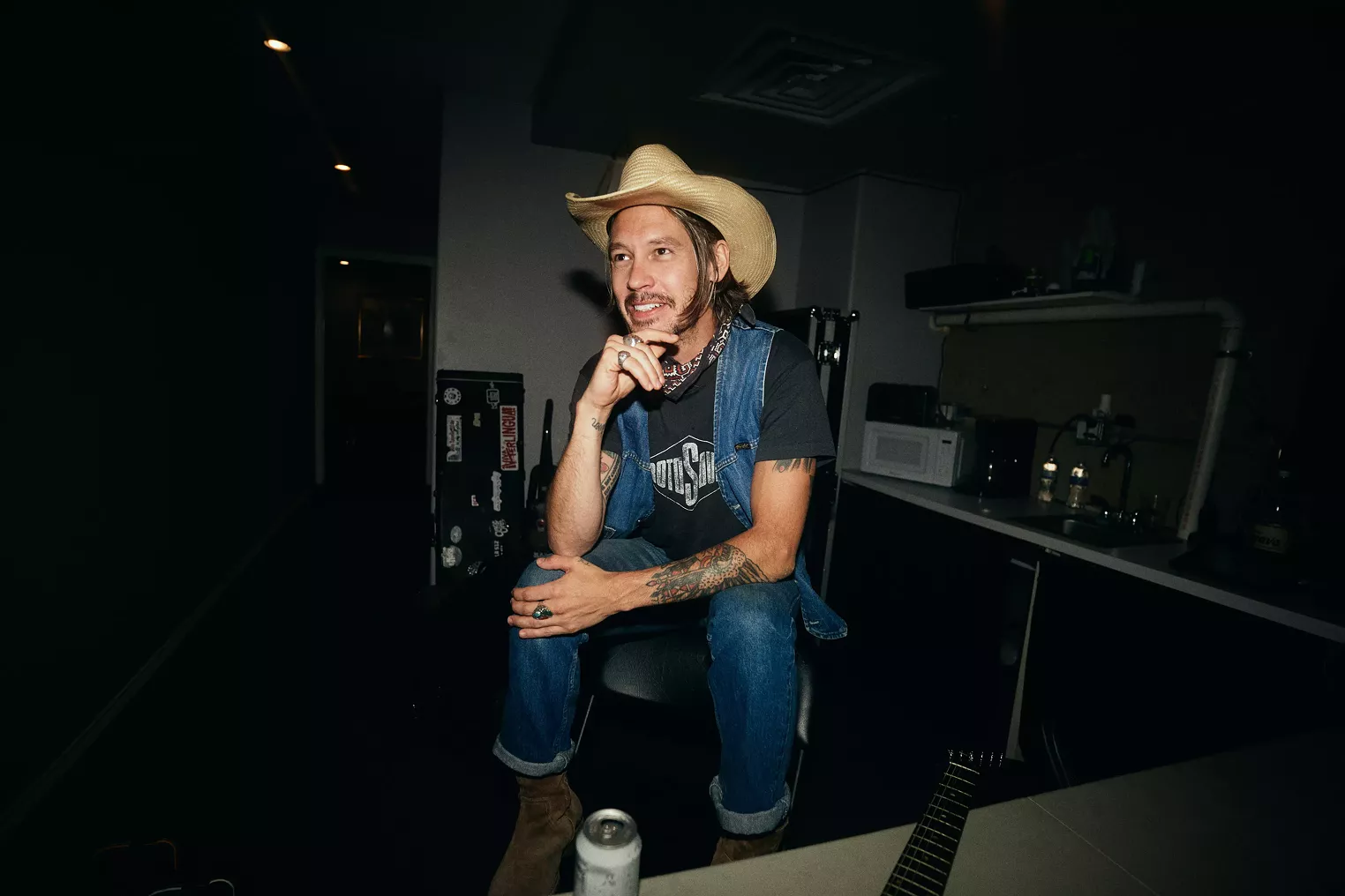 Jonathan Tyler Releases ‘Romantic, Cerebral’ New Single 'Moon & Stars ...